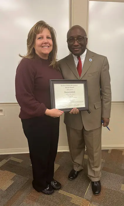 Saletta service award presented to Rhonda Gominiak | Fredonia.edu