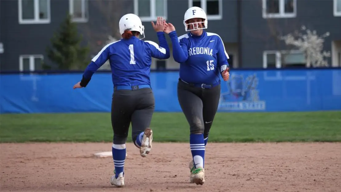 Comeback powers sweep | Fredonia.edu